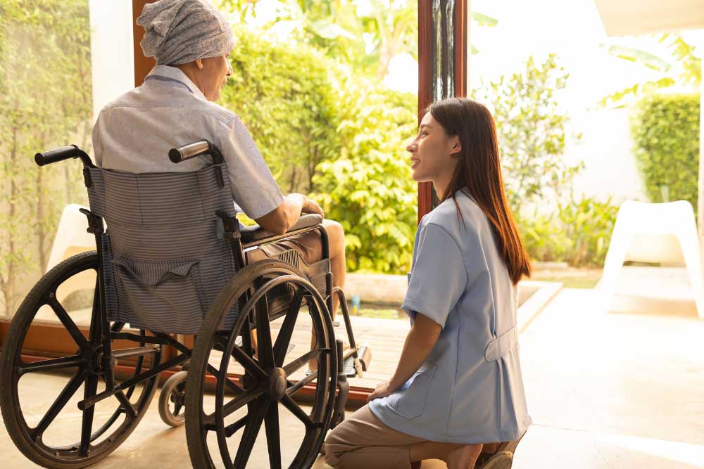 7 Key Benefits of In-Home Healthcare vs Traditional Clinics